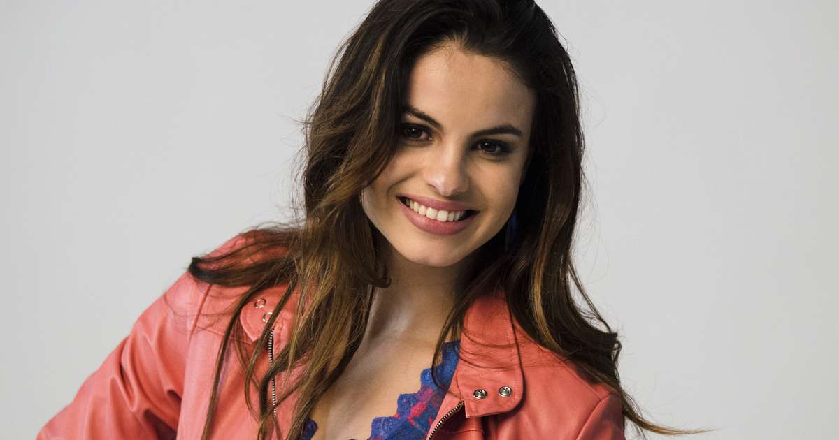 Sthefany Brito posa para campanha de moda feminina