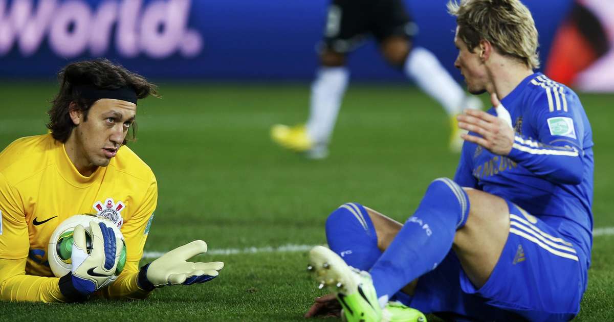 Cássio "fecha o gol" contra Chelsea e orquestra bi do Corinthians