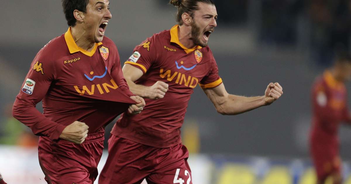 Com show de argentinos, Roma bate Milan em possível adeus de Robinho