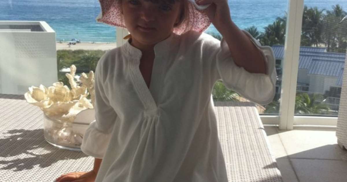 Em Miami, Rafaella Justus posa para foto antes de ir à praia