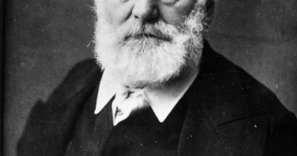 O pai Victor Hugo e os miseráveis: 211 anos do nascimento do autor