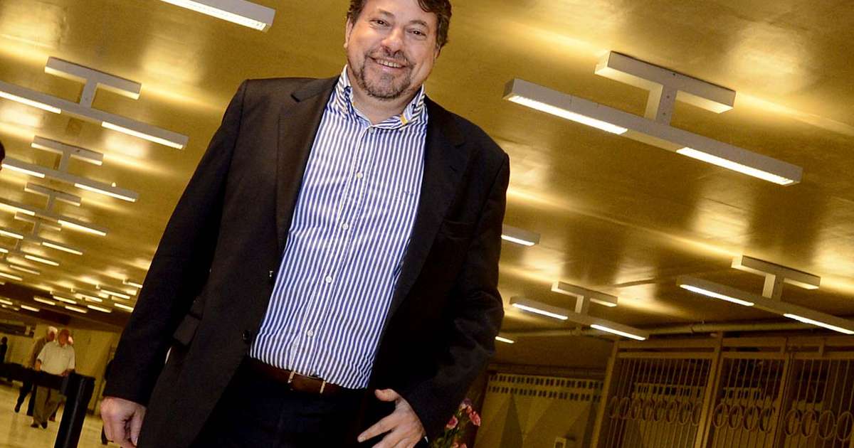 Terra entrevista dirigente Júlio Casares nesta quarta; envie perguntas