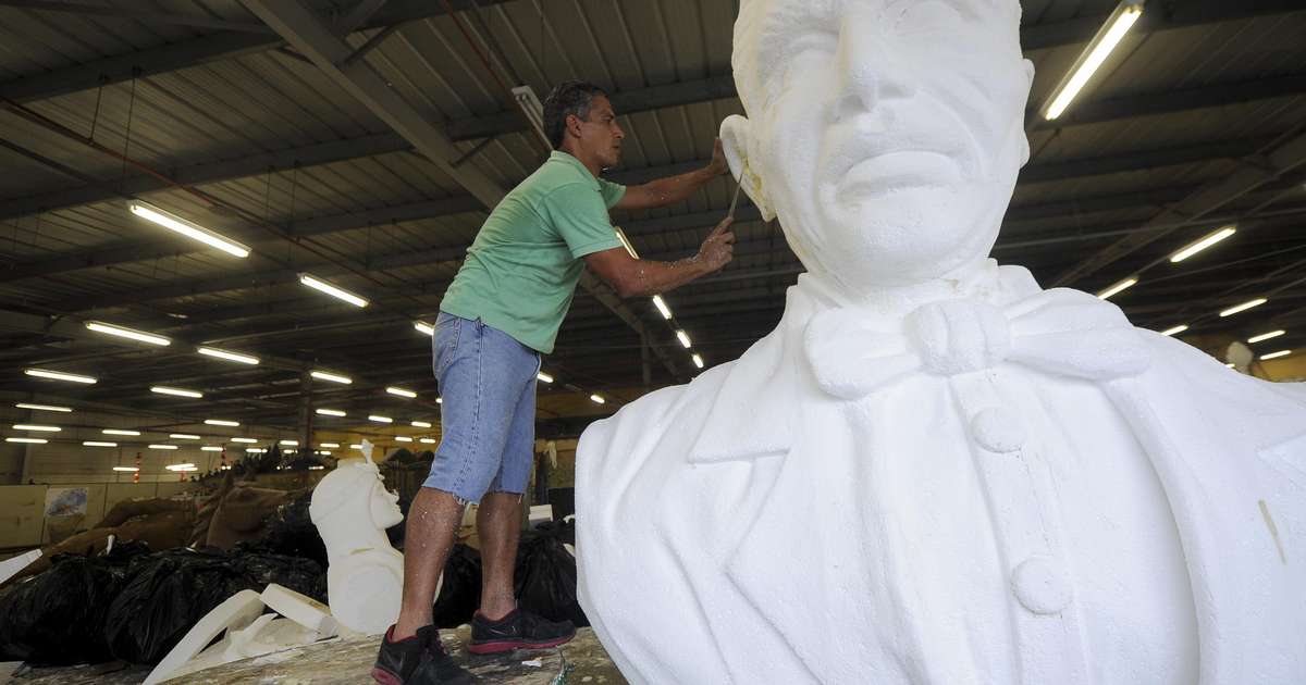 Bailes do Scala Rio são alternativa aos blocos e Sapucaí