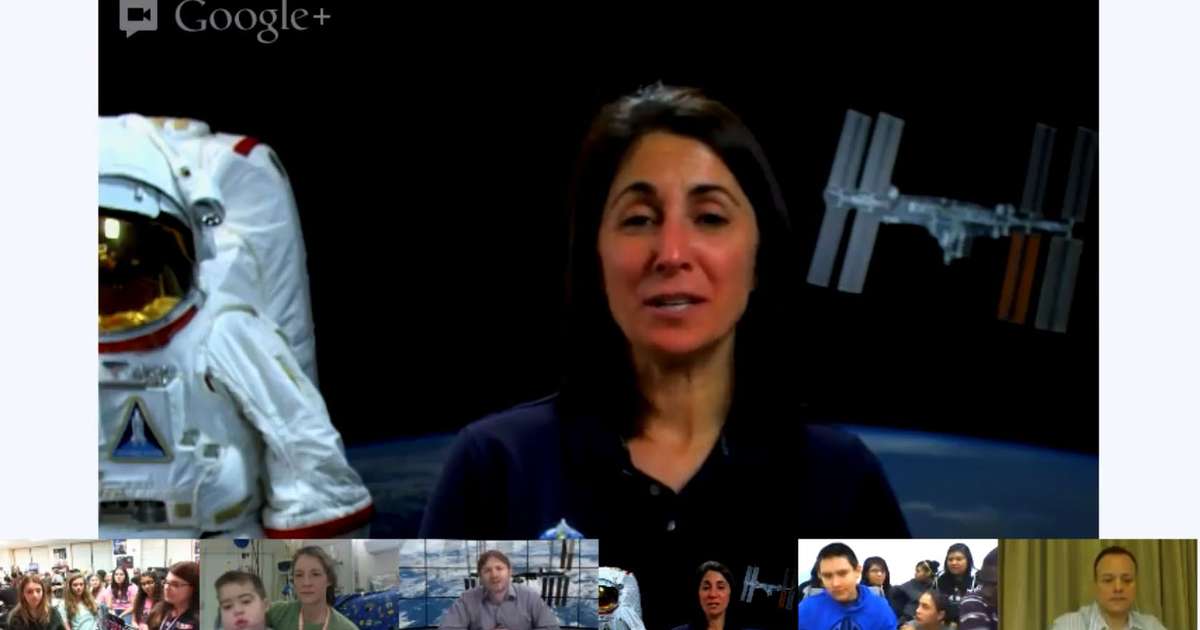 Astronautas interagem ao vivo com internautas em 1º chat da Nasa