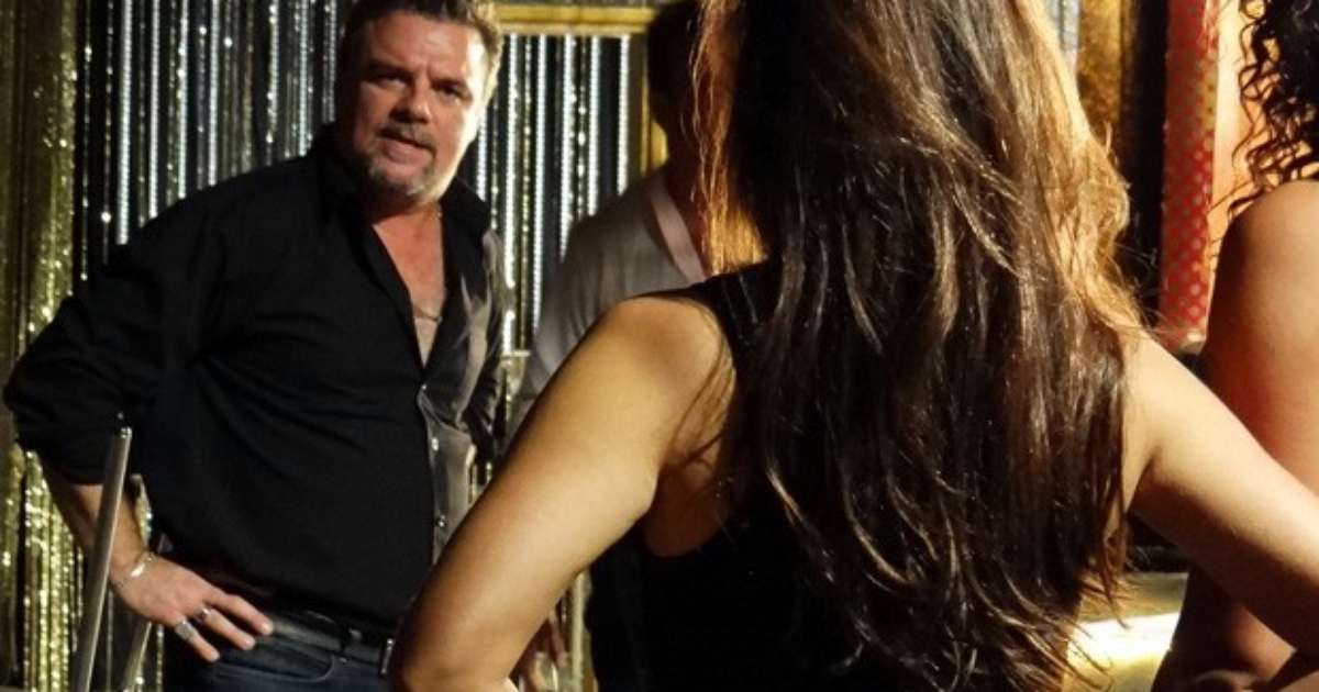 'Salve Jorge': Russo se irrita e bate em traficadas