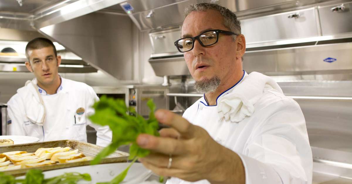 Chef garante pratos com toque da fazenda em navio
