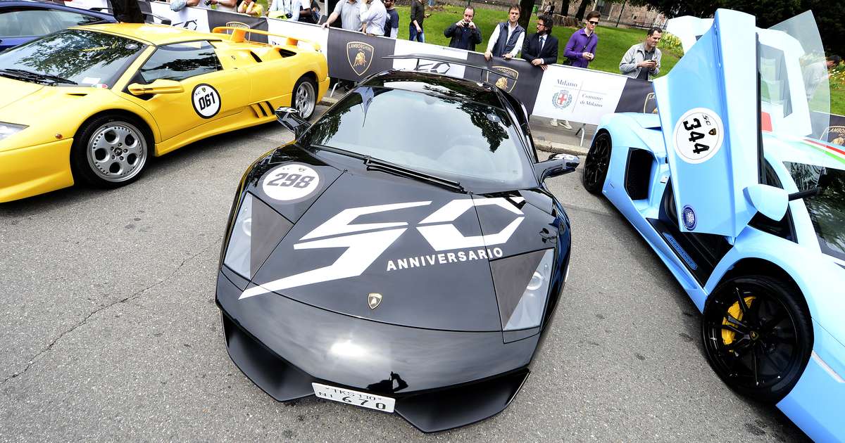 Lamborghini: desfile com 350 carros forma comboio de 4 km