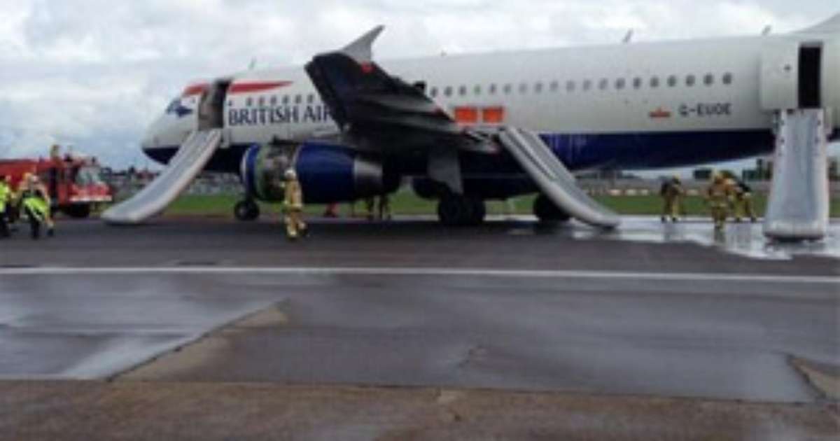 Após princípio de incêndio, avião faz pouso de emergência em Londres
