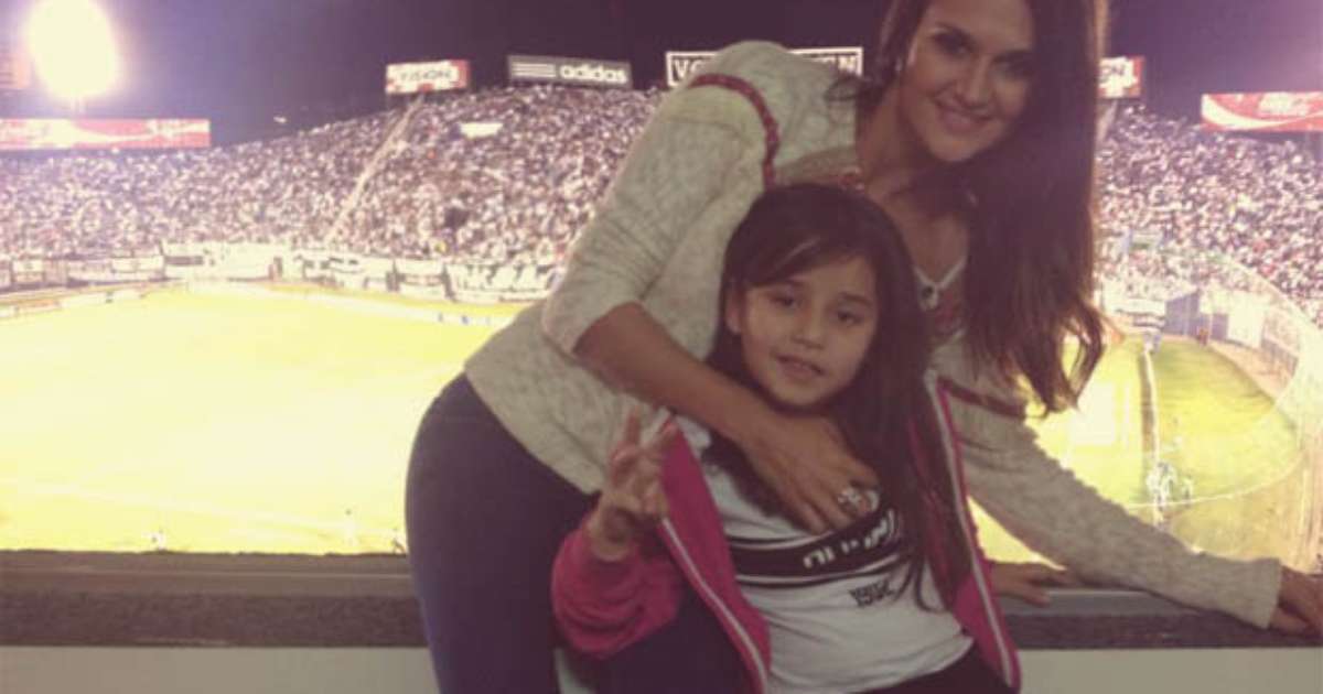 Musa paraguaia reforça torcida pelo Olímpia contra o Fluminense