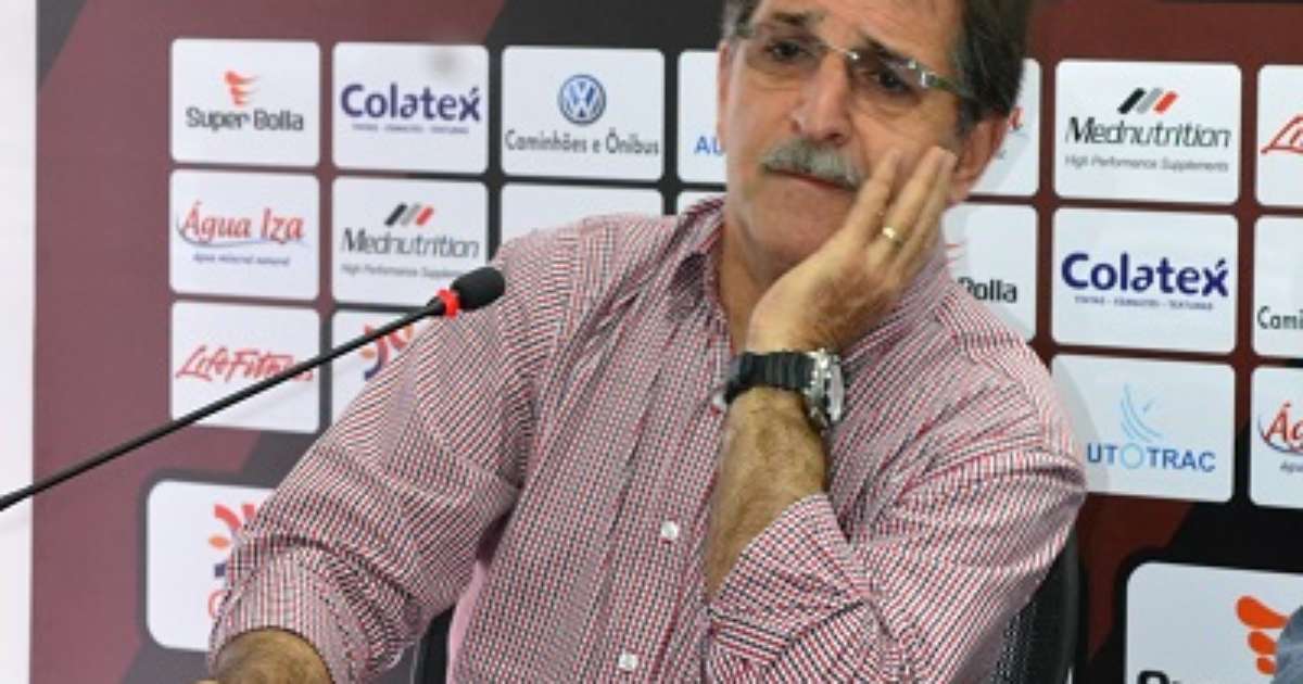 René Simões chega ao Atlético-GO e revela "saudade do campo"