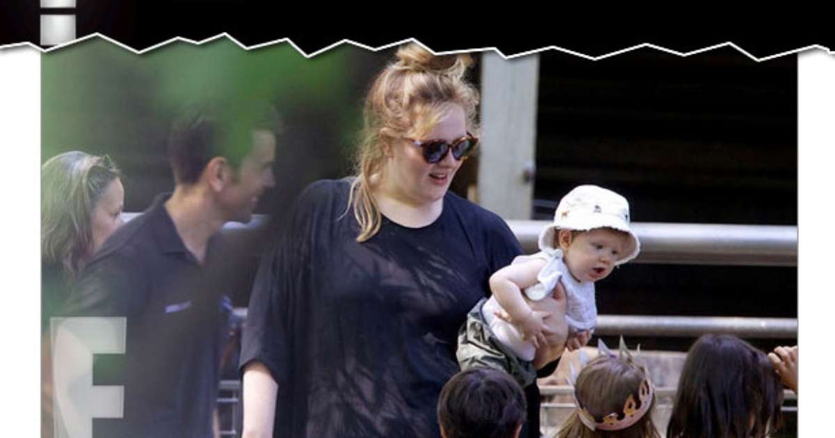 Adele mostra rosto do filho de oito meses pela primeira vez
