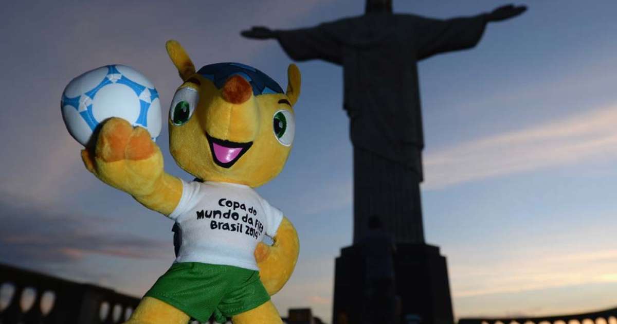 Mascote Fuleco vira "turista" no Rio de Janeiro durante Confederações