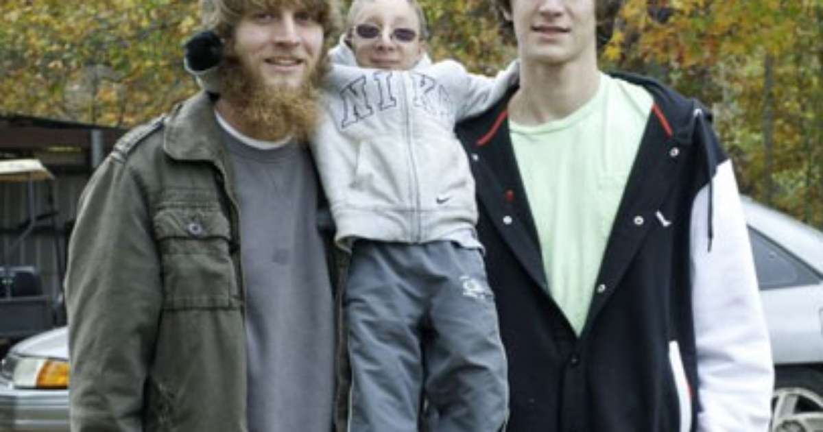 Com raro nanismo, homem de 21 anos tem apenas 88 cm de altura