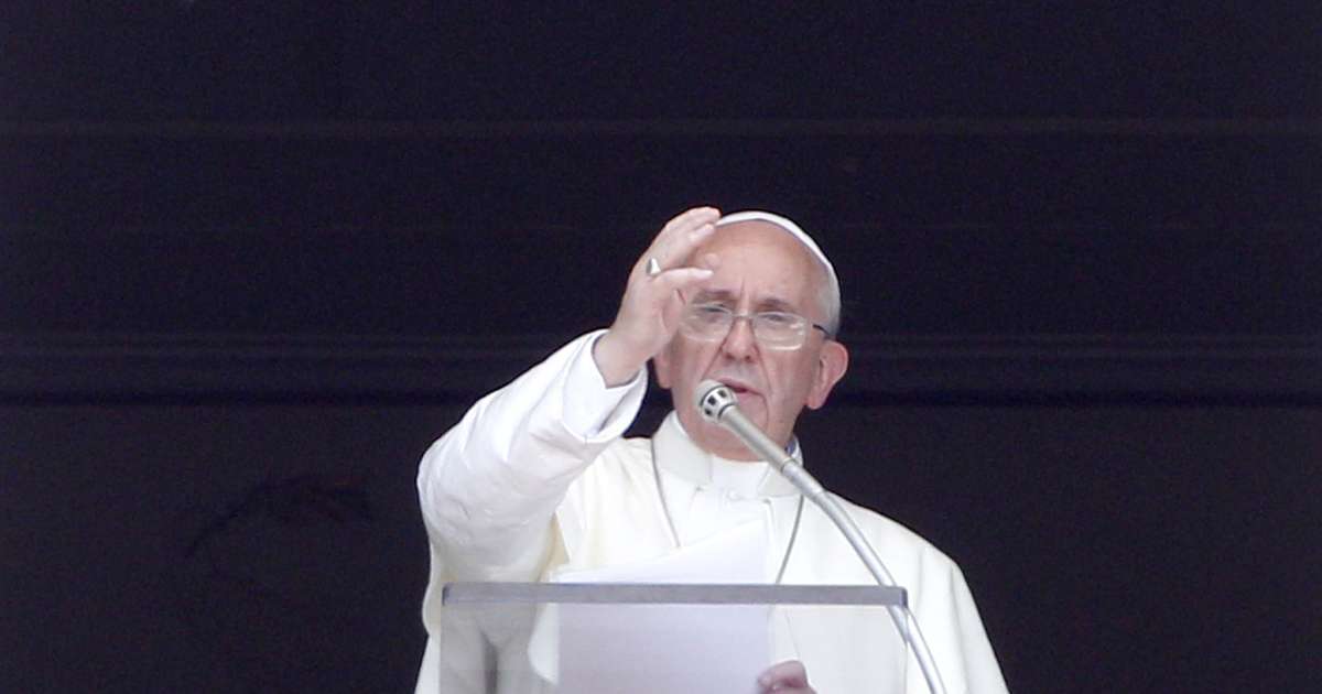 Revista revela caso entre monsenhor próximo ao Papa e guarda suíço