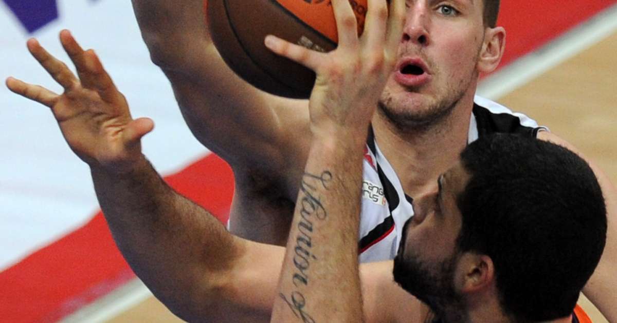 Boston Celtics anuncia contratação do brasileiro Vitor Faverani