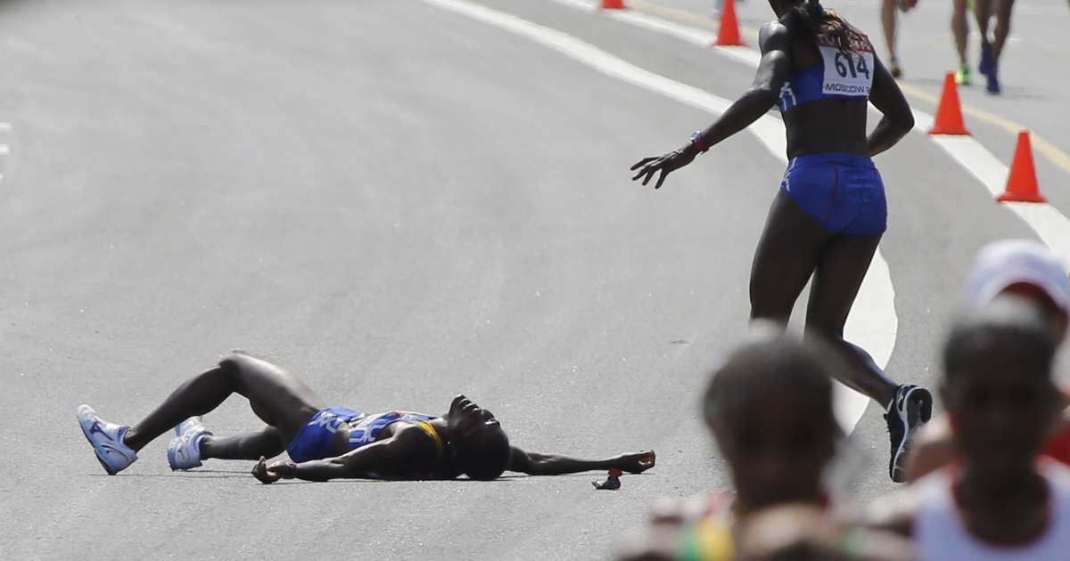 Mundial de Atletismo: Atleta larga maratona para socorrer compatriota