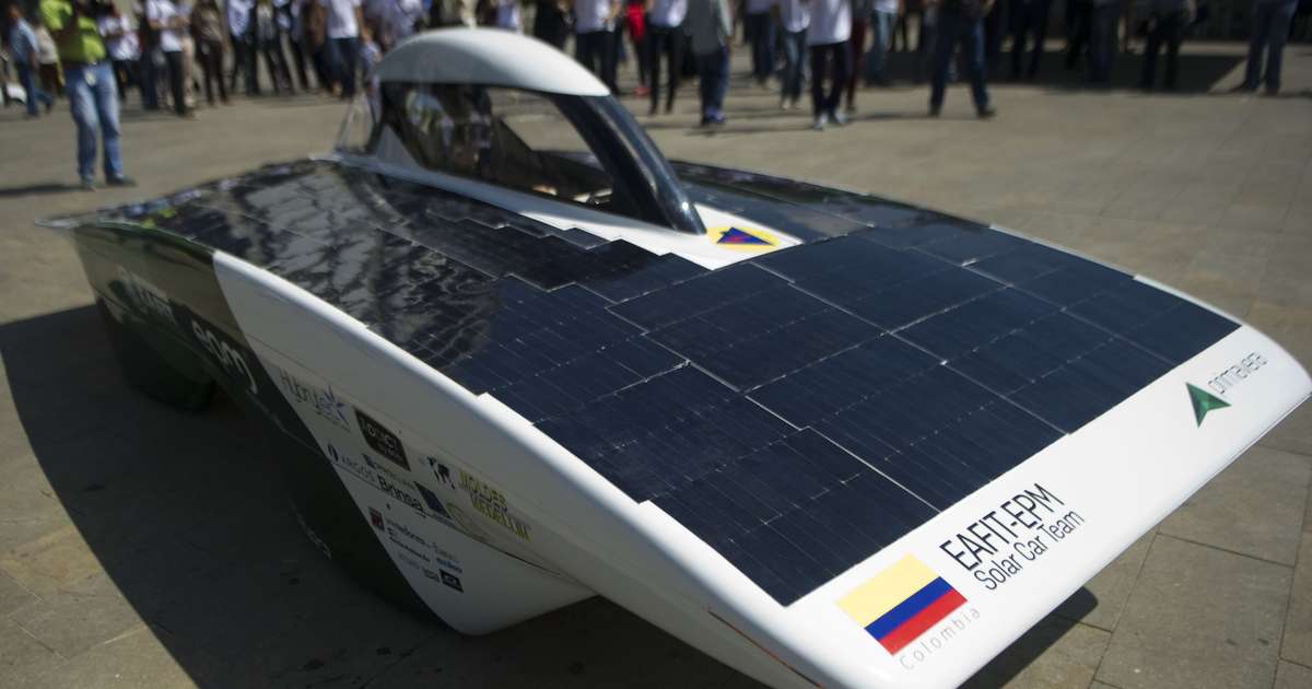 Colombianos apresentam o primeiro carro solar do país