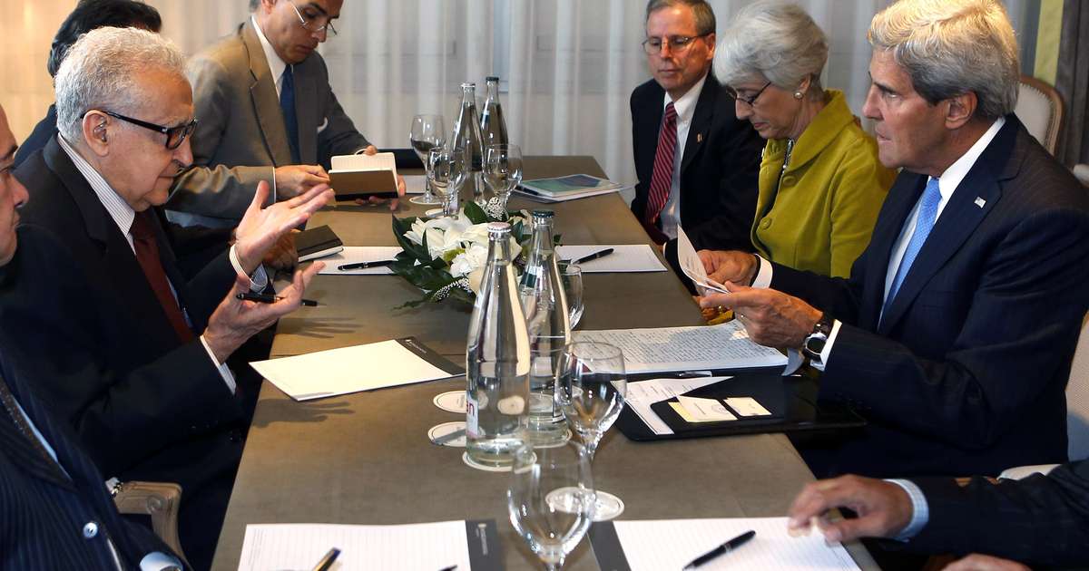 EUA e Rússia decidem manter esforços por solução diplomática na Síria