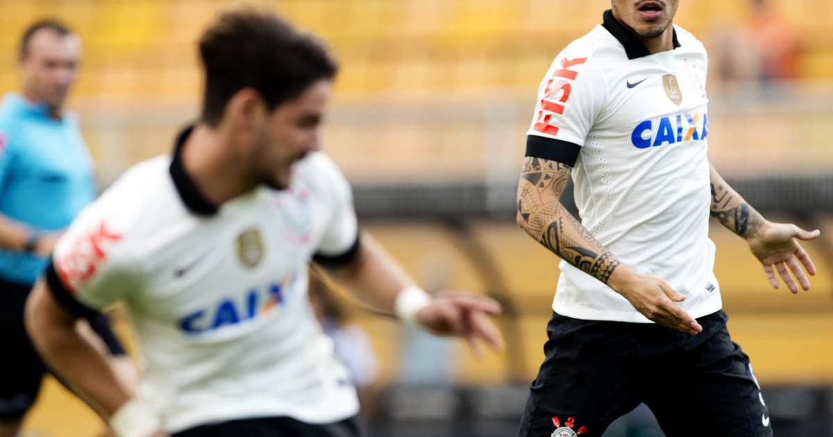 Pato e Guerrero terminam ano como "perebas" de rachão do Corinthians