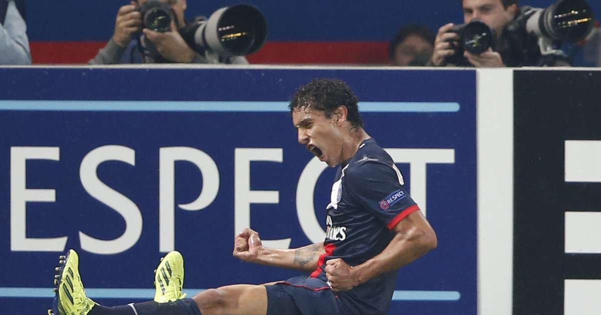 Ex-corintiano revive tempos de "Mocote" e surpreende Europa com gols