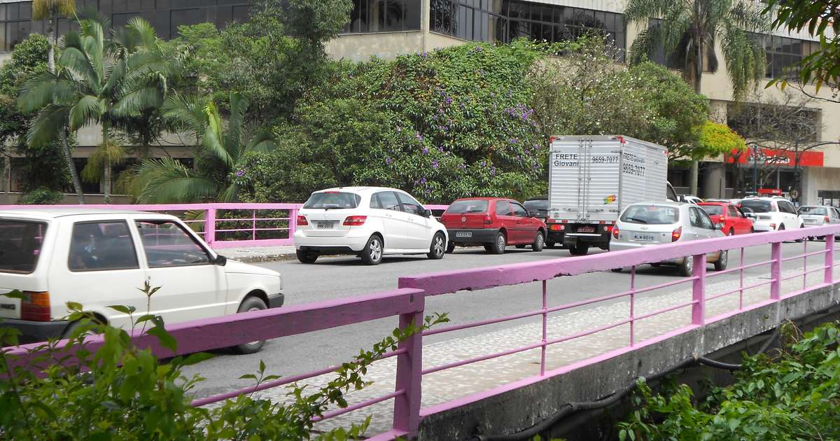 vc repórter: ponte de Blumenau é pintada de rosa em luta contra o câncer