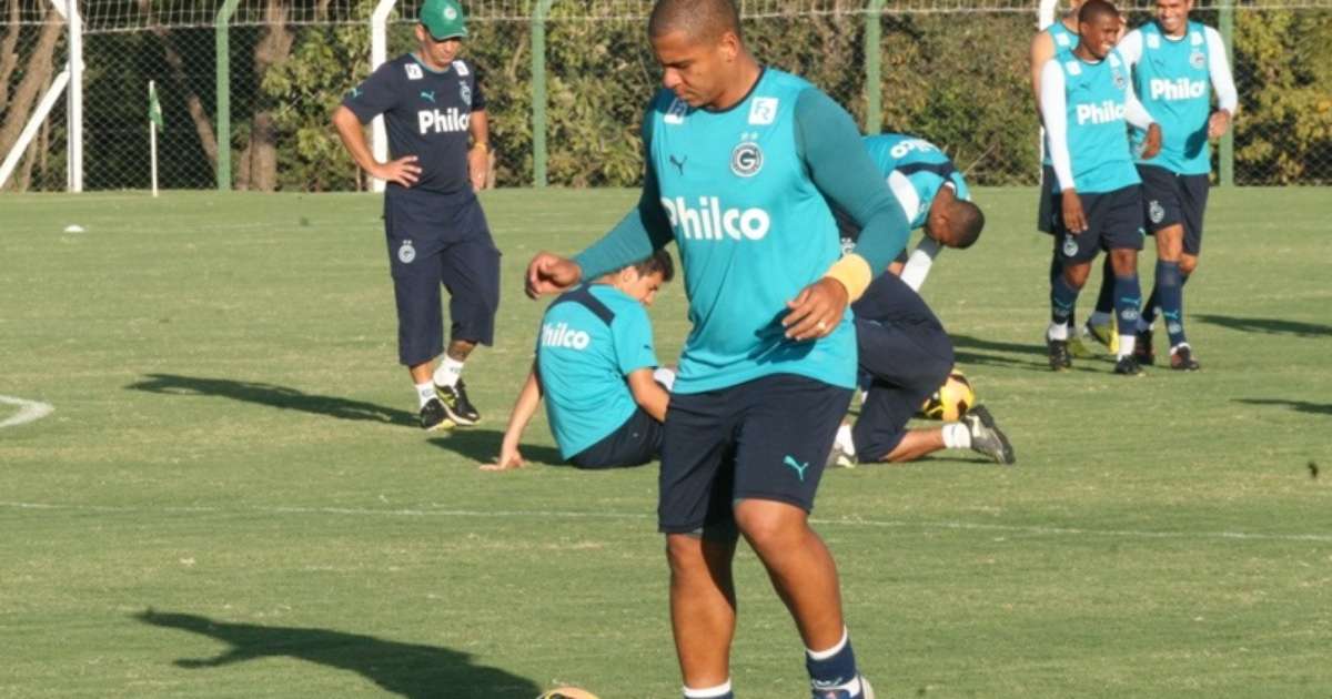 Indispensável ao Goiás, Walter mostra saudade de jogar após semana fora