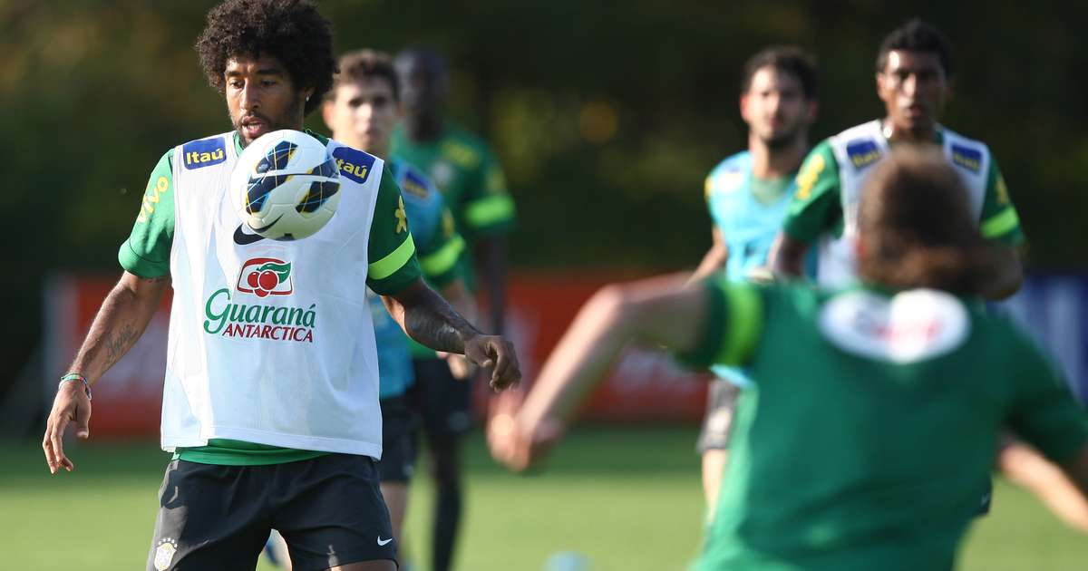 Agora titular, Dante aposta em dupla entrosada com "inteligente" David Luiz