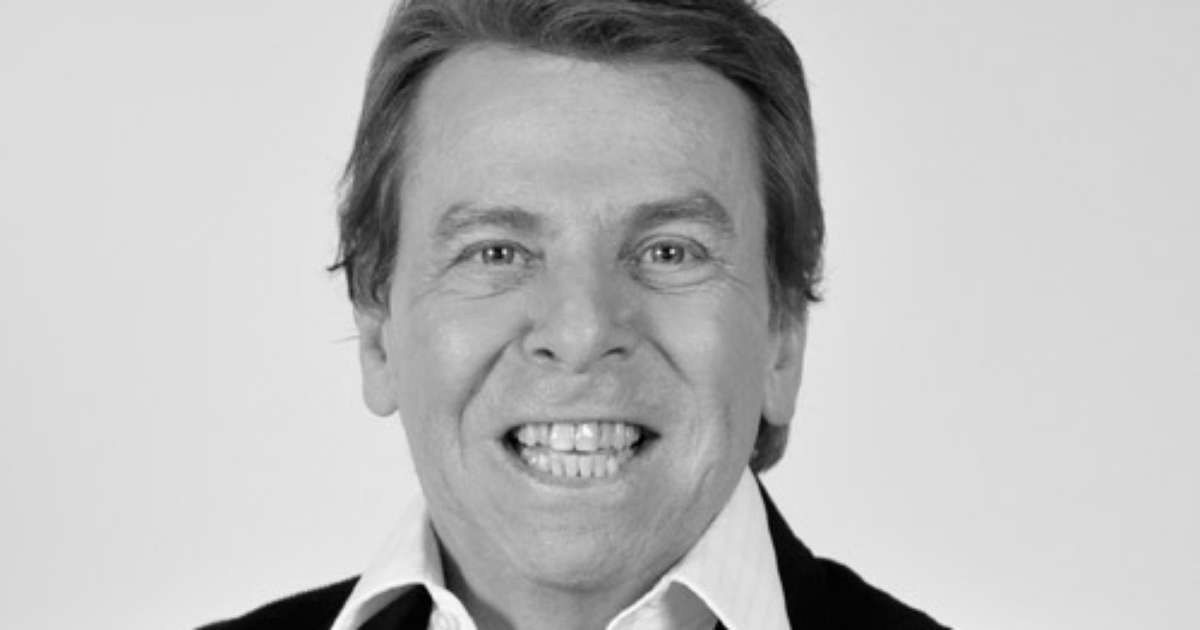 Nelson Rubens não morreu! Twitter "mata" apresentador, que tira sarro