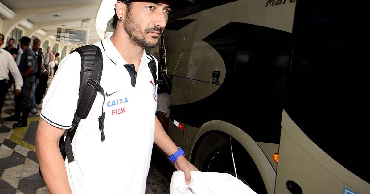 Ex-Grêmio e campeão mundial pelo Corinthians, Douglas se aposenta aos ...
