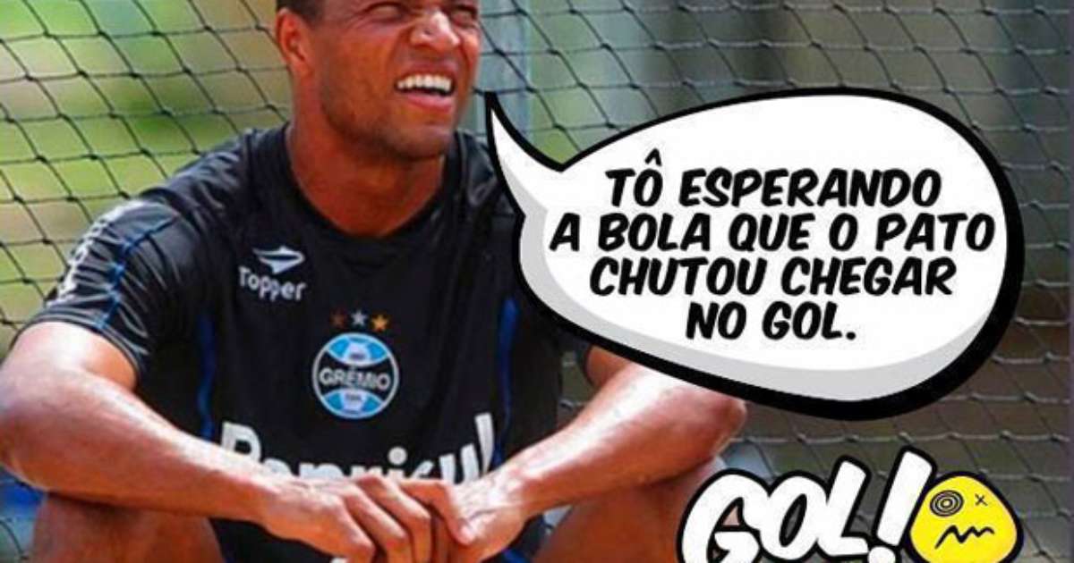 Pênalti de Pato vira motivo de brincadeiras dos rivais; confira memes