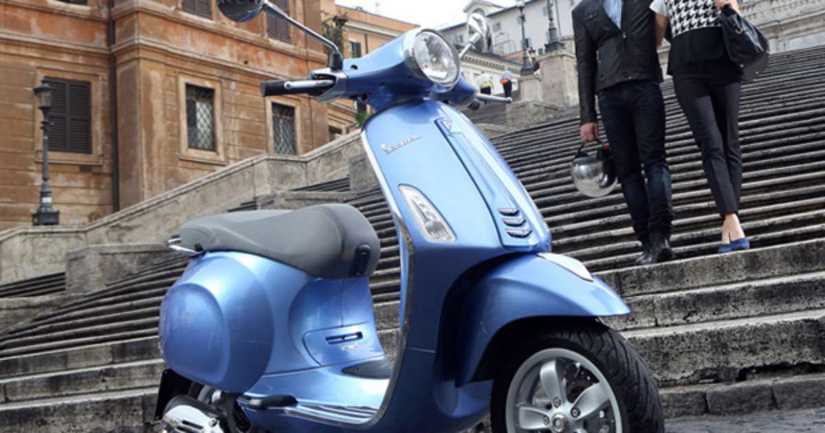 Vespa mostra nova versão da Primavera em Milão