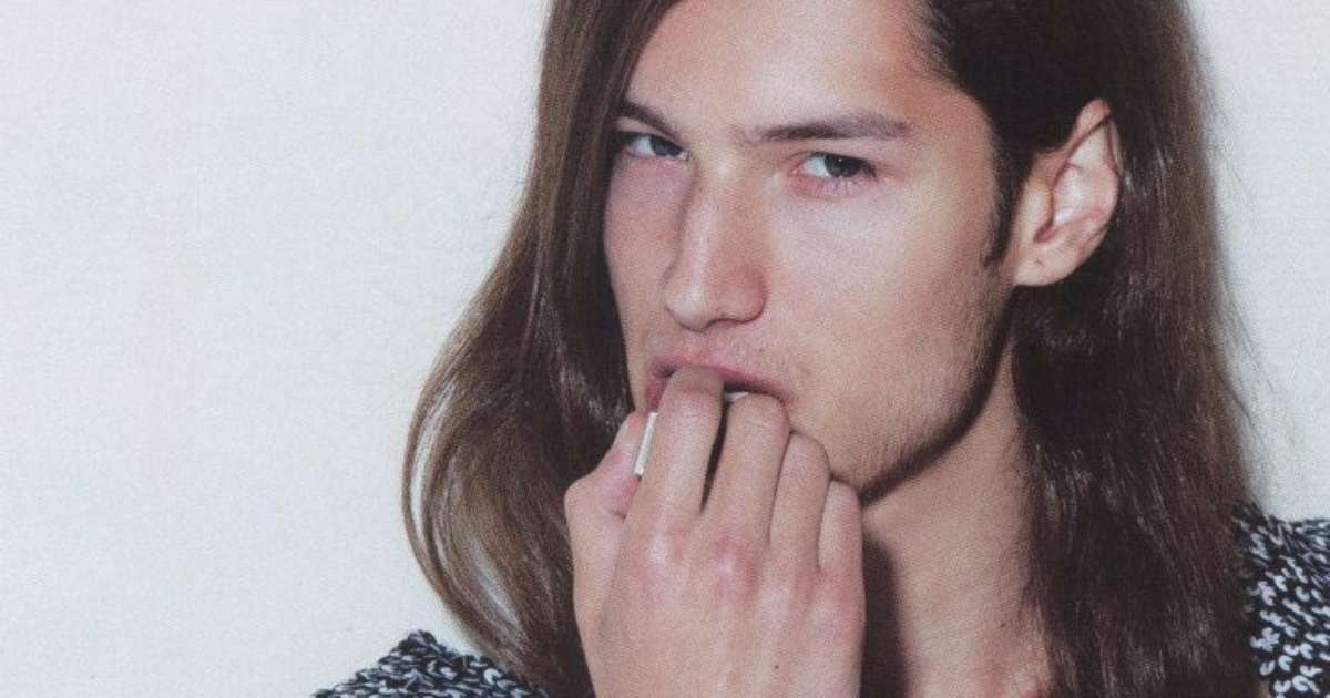 Modelo brasileiro chama atenção por look andrógino
