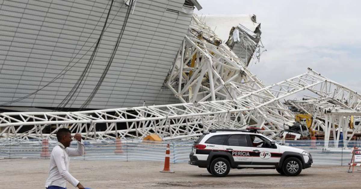 Famílias de vítimas de acidente na Arena Corinthians reclamam de descaso