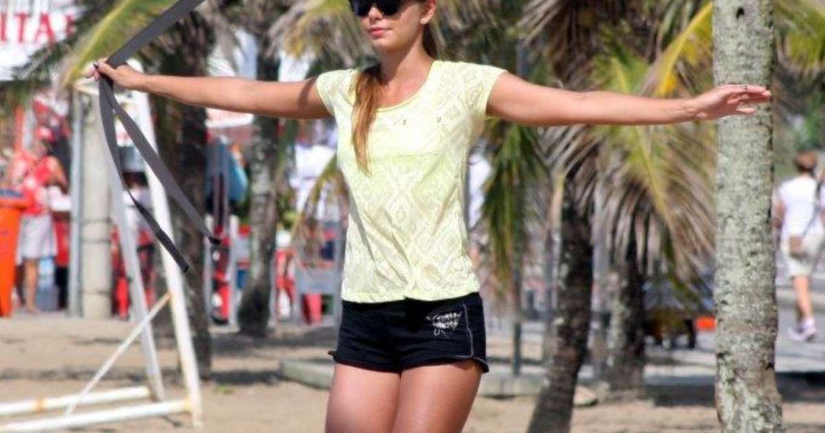 Veja fotos da filha de Datena tendo aula de slackline no Rio