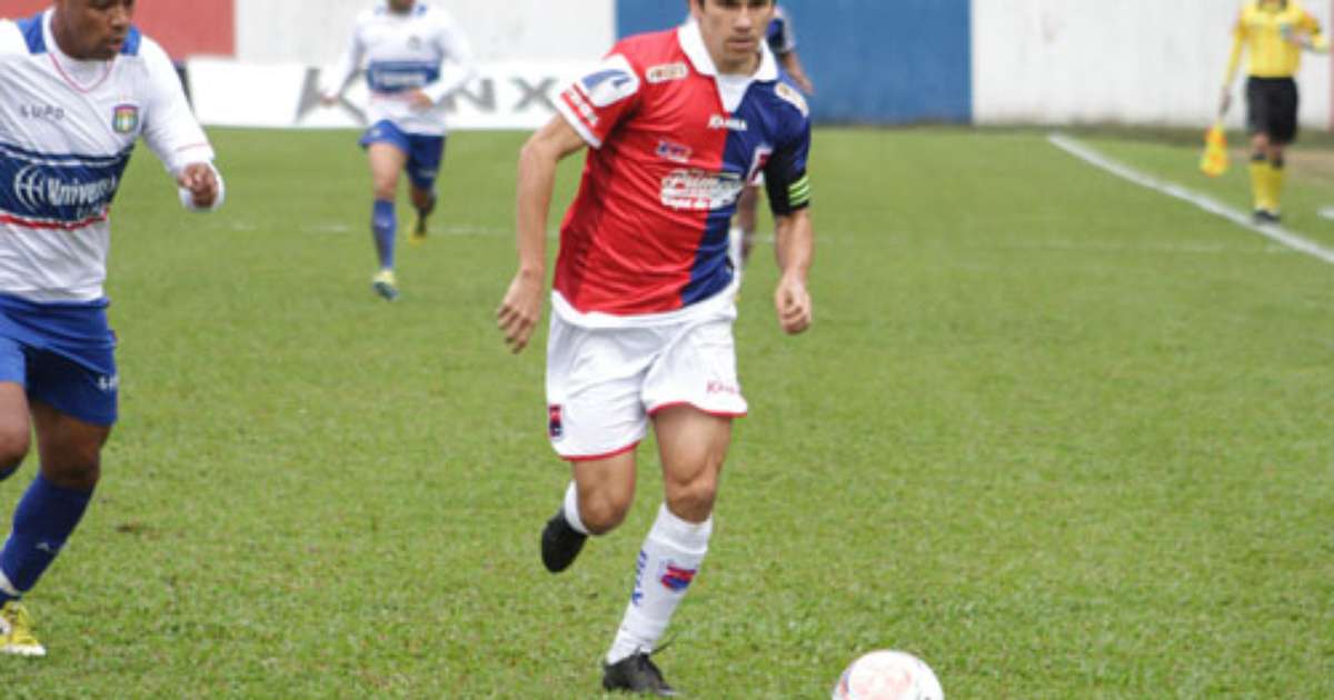 Lúcio Flávio renova por mais um ano com o Paraná