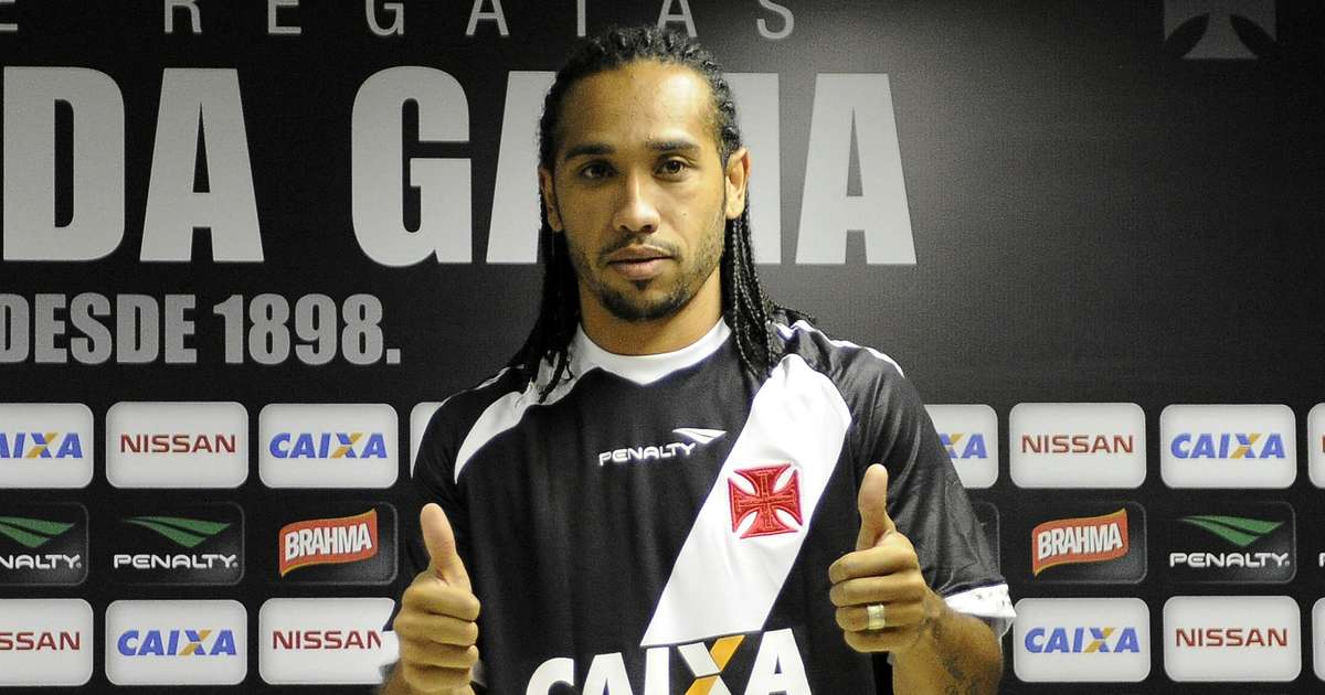 Vasco apresenta Everton Costa e espera bom futebol para seguir em 2015