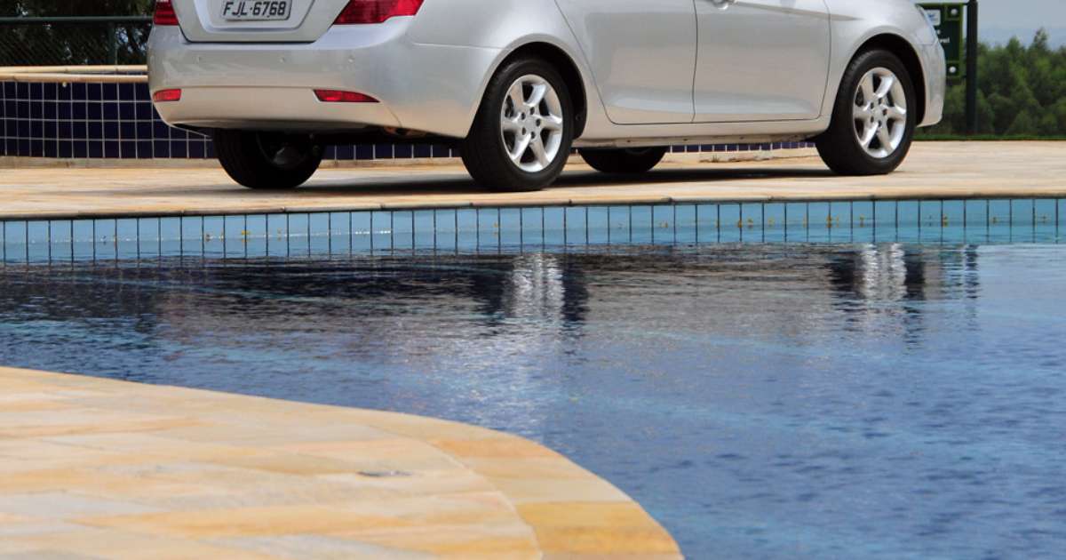 Chinesa Geely estreia no Brasil com sedã de R$ 50 mil