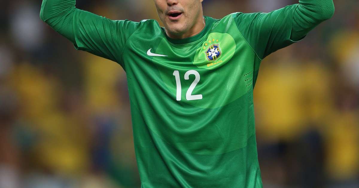 Goleiro Júlio César é oferecido, mas Santos descarta contratação