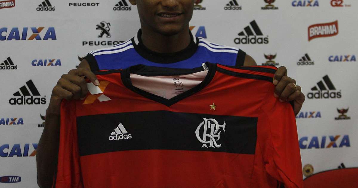 Márcio Araújo é relacionado e pode fazer estreia pelo Fla Márcio Araújo é relacionado e pode fazer estreia pelo Fla