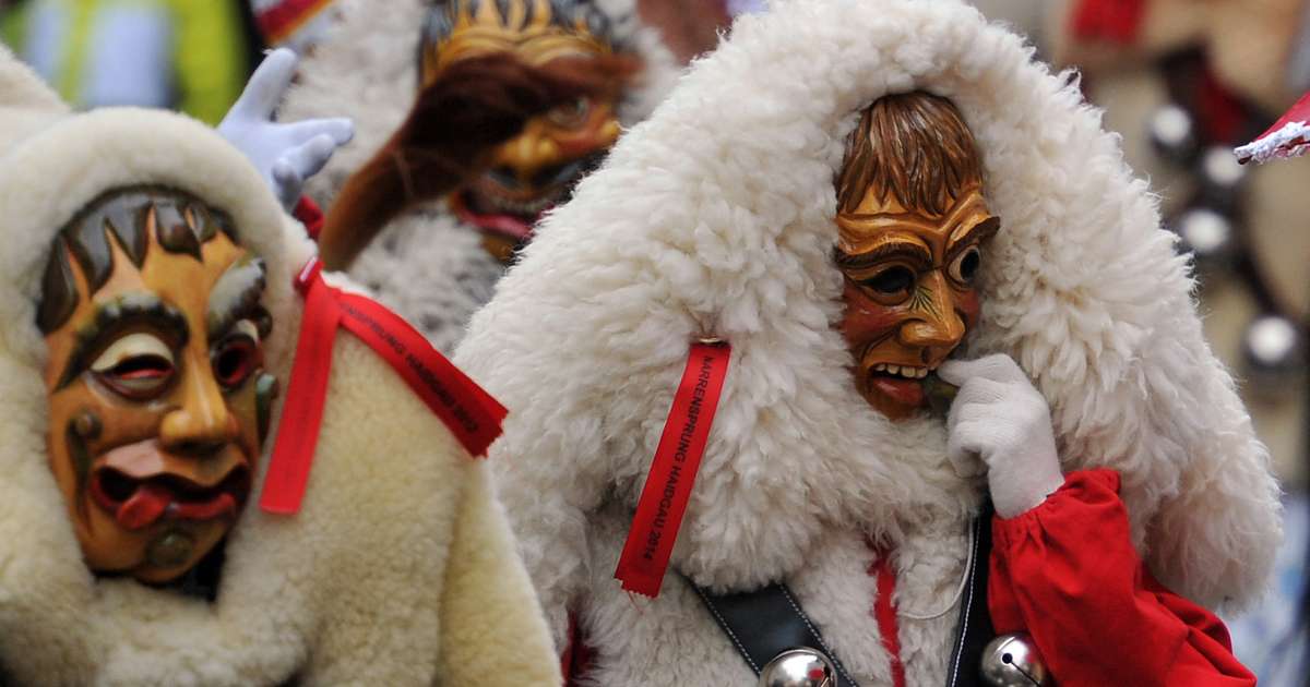 De baile de máscaras a mergulho na neve: veja o Carnaval pelo mundo