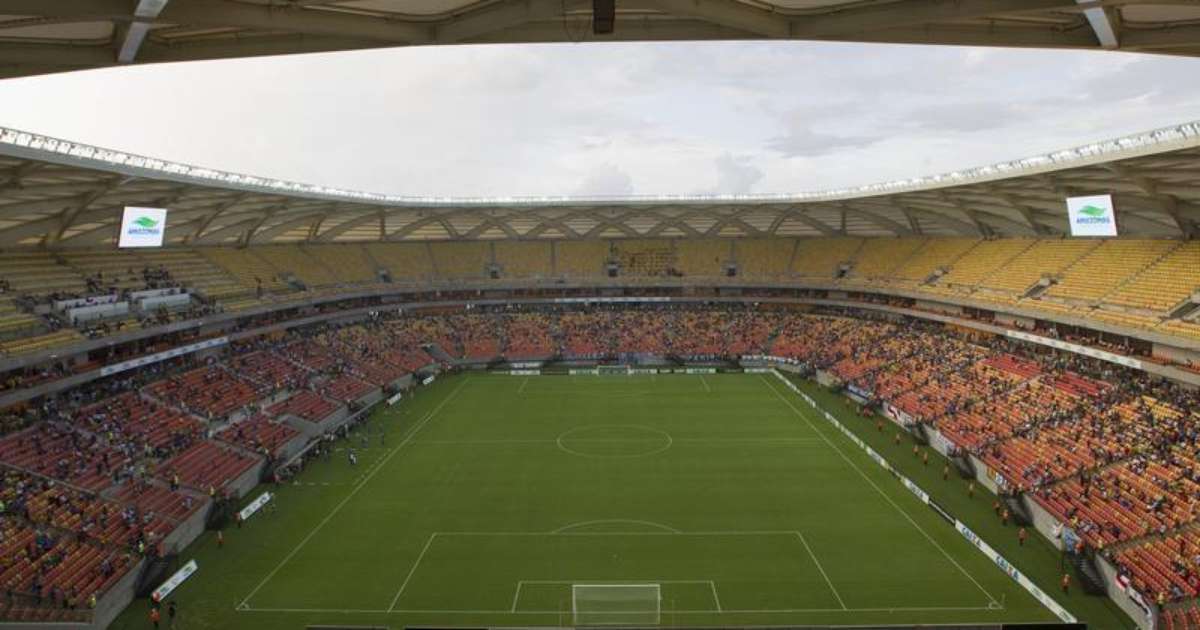 Carlinhos Bala reclama de jogo às 15h em Manaus: "40 graus"