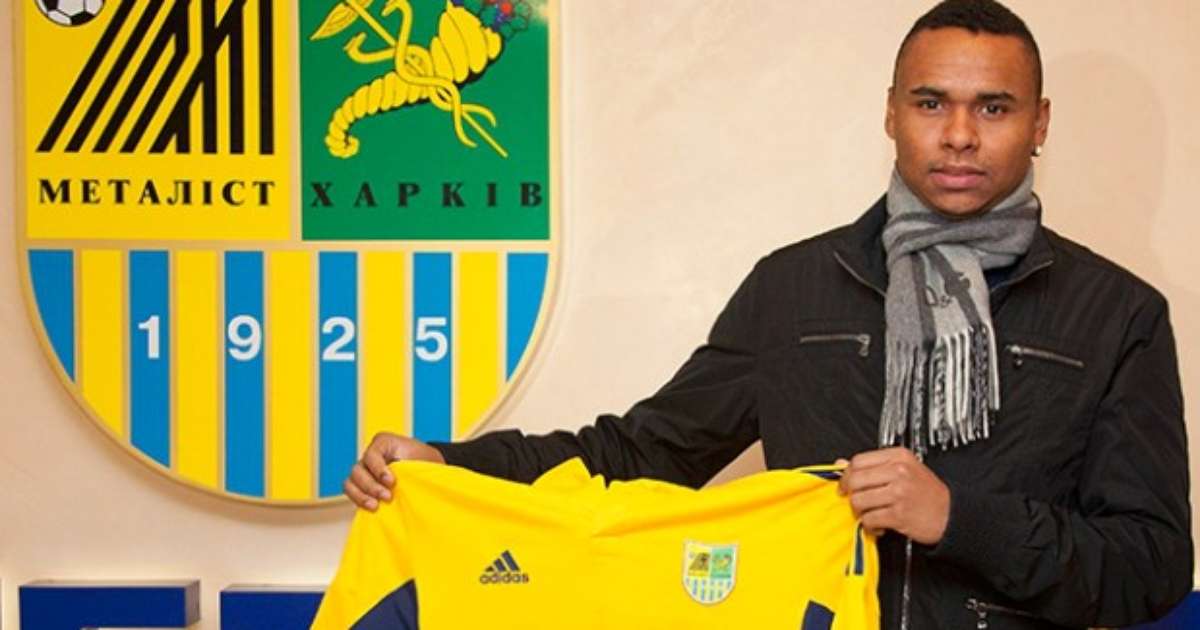 Jajá chega ao Coritiba e promete "entrar forte" para Série A