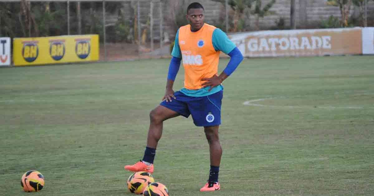 Provável titular, Júlio Baptista se diz bem para "decisão"
