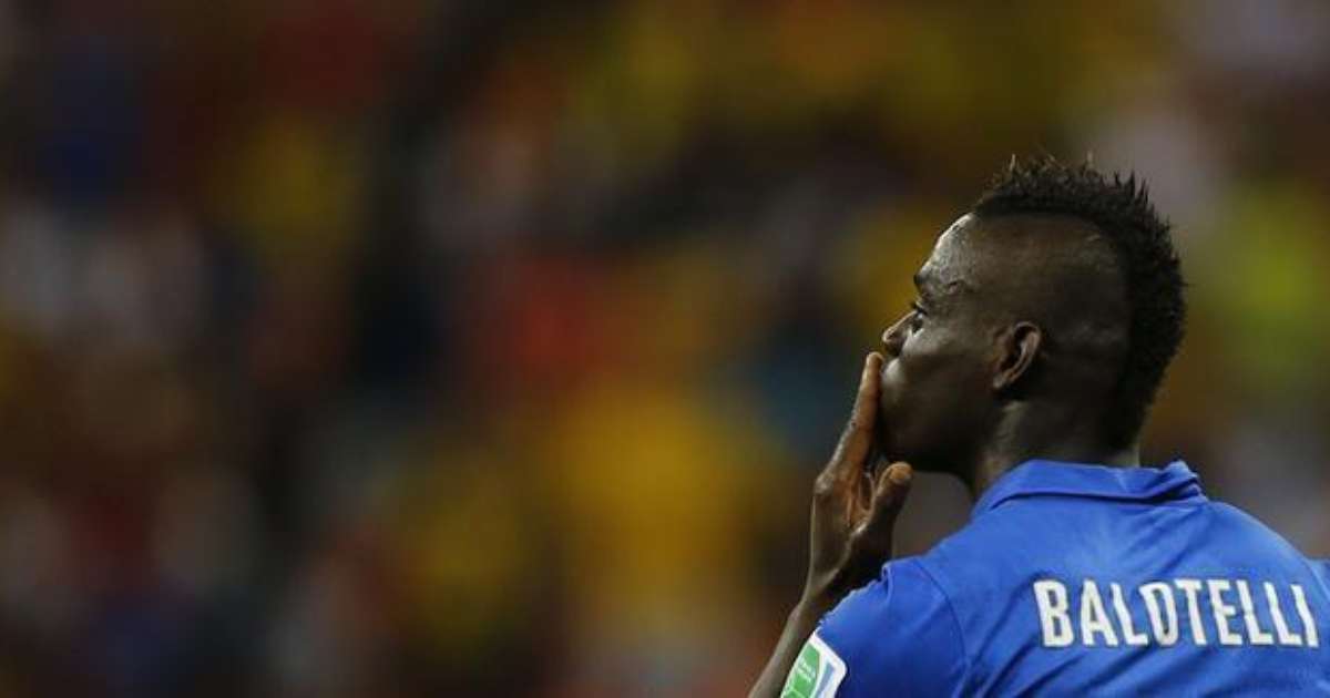 Balotelli comanda estreia da Itália na Copa