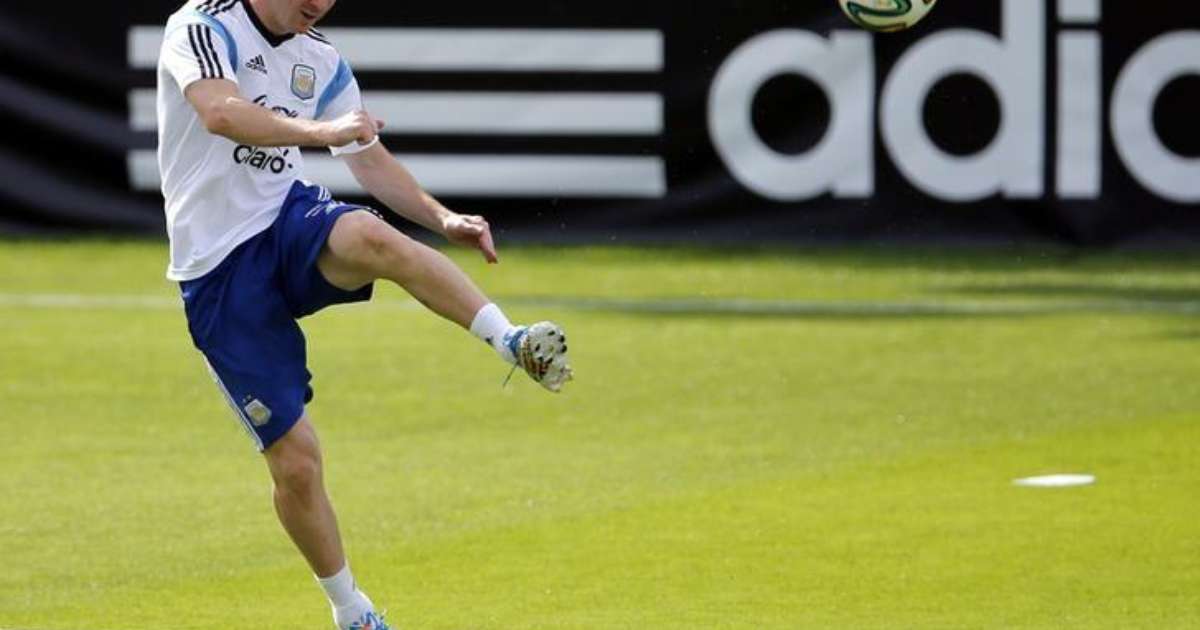 Messi é finalmente aprovado em teste como líder da Argentina
