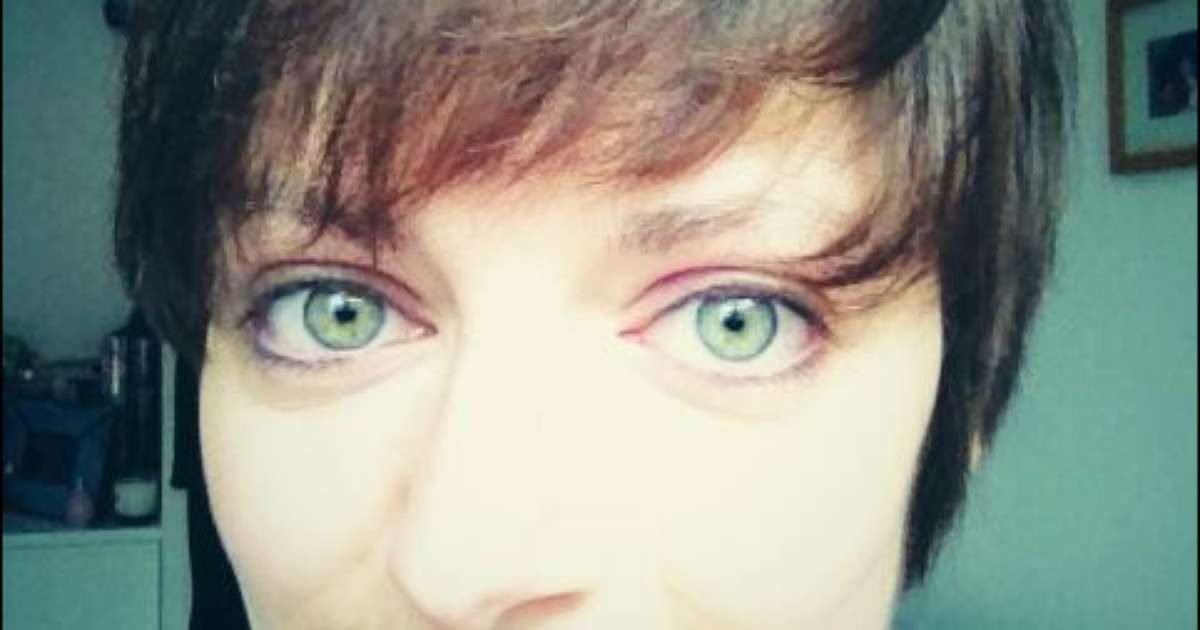 Mulher registra crescimento dos cabelos após superar câncer