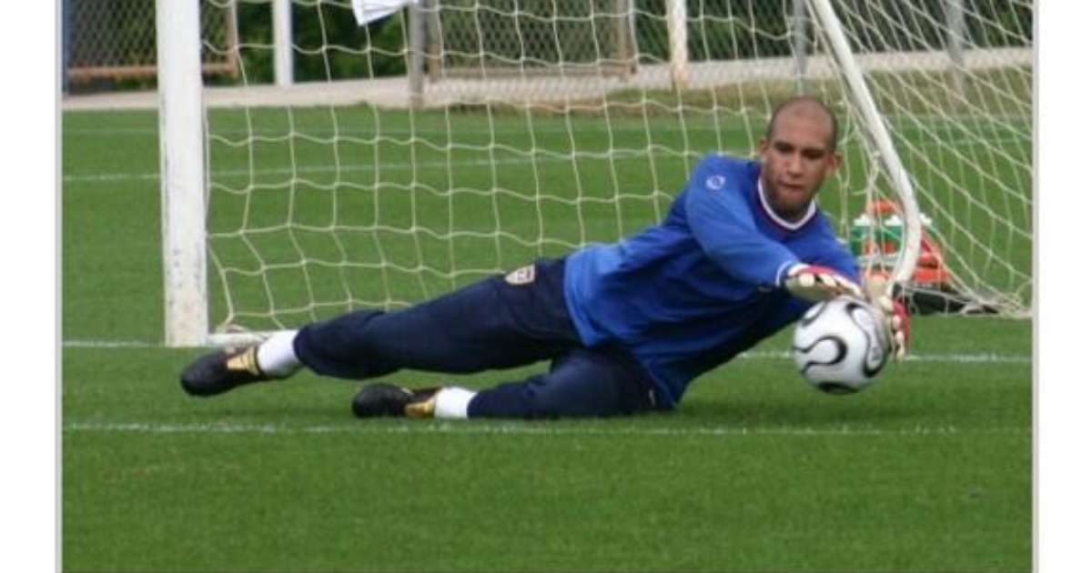 EUA: Goleiro é 'escalado' secretário da Defesa no Wikipedia