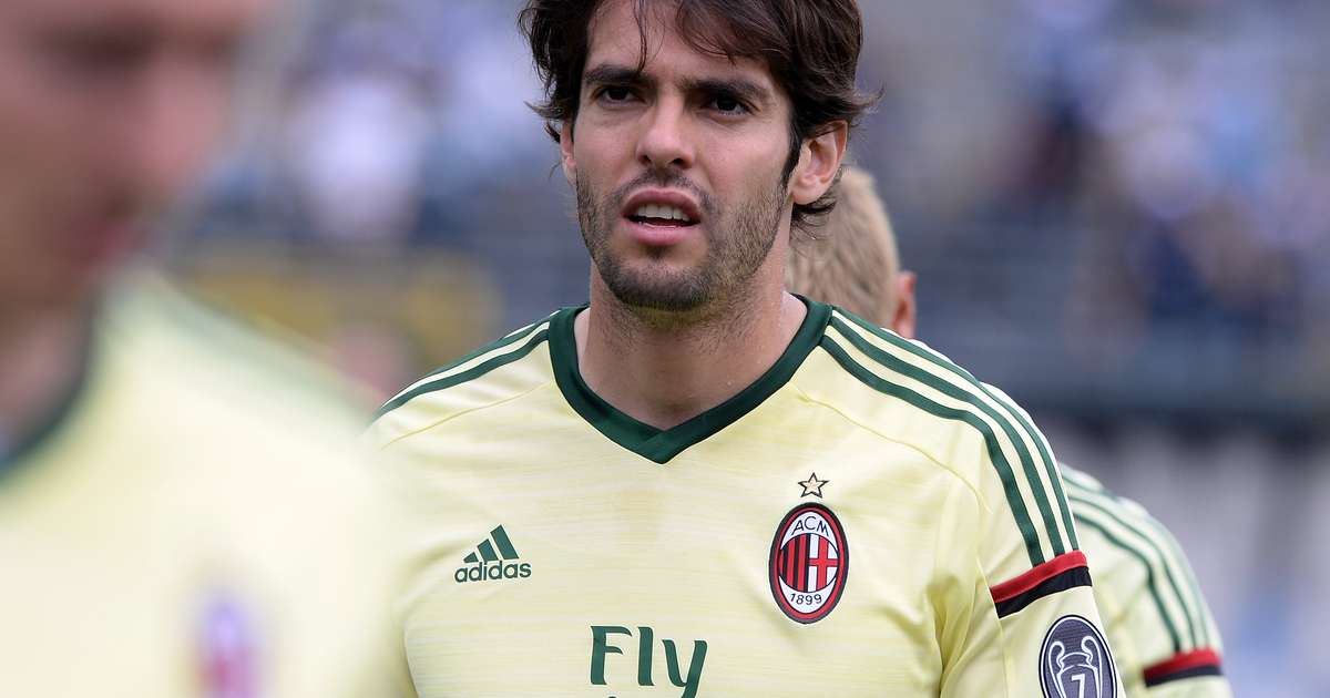 Muricy cita readaptação, mas promete "achar lugar para Kaká"