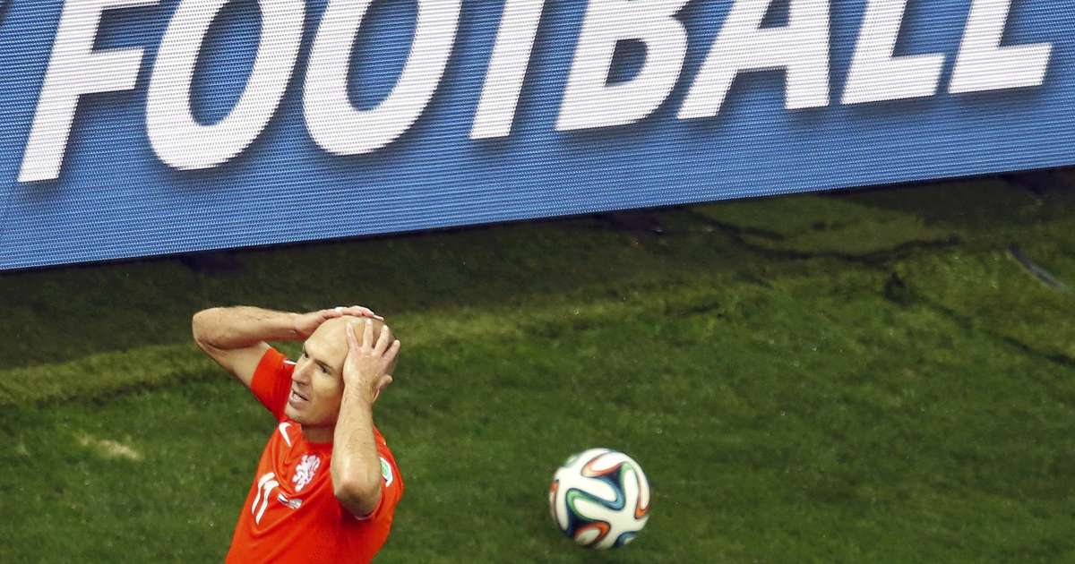 Robben revê fantasma de chance desperdiçada em eliminação