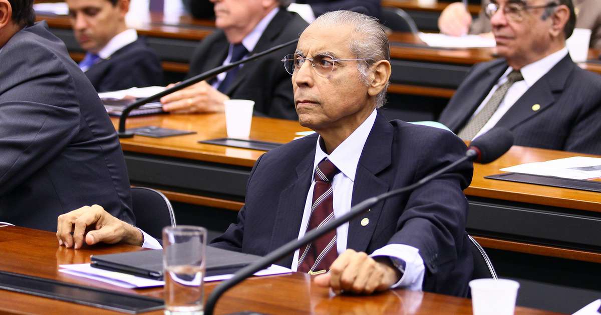 TRE cassa mandato do deputado Júlio Campos por gasto ilícito